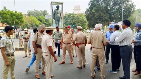 Punjab Bandh जालंधर में नहीं दिखा बंद की काल का प्रभाव शहर के चप्पे चप्पे पर पुलिस बल तैनात