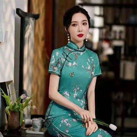 每个女人都该有的一件衣服，还得是旗袍，典雅高级还时尚旗袍衣服女人