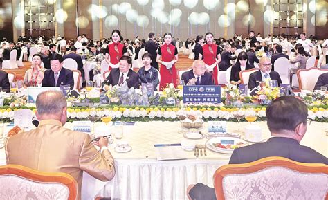 ဒုတိယဝန်ကြီးချုပ်နှင့် နိုင်ငံခြားရေးဝန်ကြီးဌာန ပြည်ထောင်စုဝန်ကြီး ဦးသန