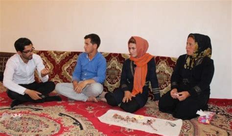 زن عجیب اردبیلی که چشمانش نخ رنگی تولید میکندفیلم