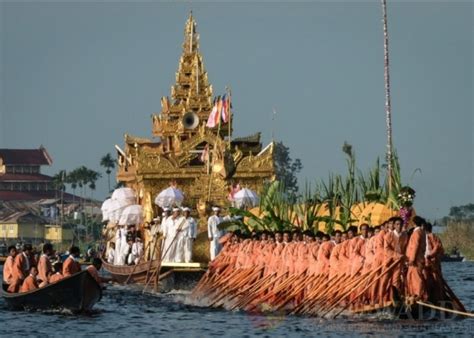 သီတင်းကျွတ်လ အောက်တိုဘာလ မီးထွန်းပွဲတော်