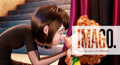 Hotel Transylvania Mavis Kiss