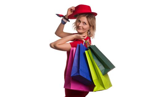 빨간 드레스와 빨간 모자에 아이졸라트에 짧은 머리를 가진 금발 소녀 컬러 종이 쇼핑 백 쇼핑이나 판매의 개념 가방에 대한 스톡 사진 및 기타 이미지 Istock