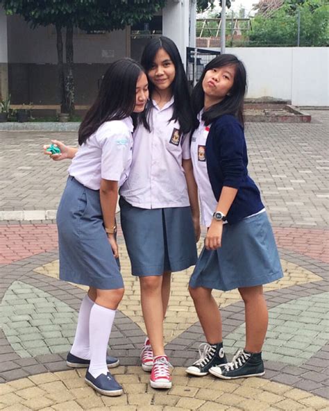 Gaya Seragam Siswi Sma Yang Gaul Tapi Tetap Ikuti Aturan Sekolah Dzargon