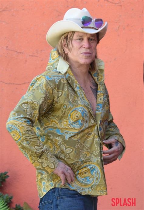 [할리웃pop]성형 부작용 충격 미키 루크 얼굴 많이 회복한 근황 포착 헤럴드 Pop