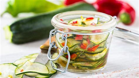 Салата от мариновани тиквички