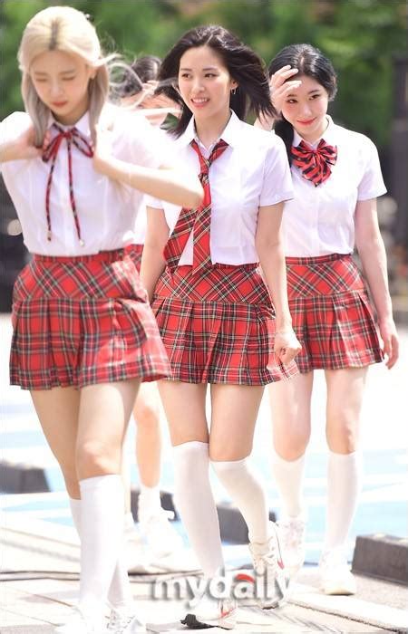 Itzy《认识的哥哥》上班路 清纯可爱的校服一击！ 搜狐大视野 搜狐新闻
