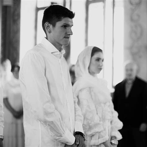 Молодша донька Суркіса у річницю шлюбу вперше показала фото з вінчання Читайте на Ukr Net