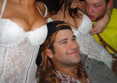 20 Most Embarrassing Moments Ever Caught On Camera Reckon Talk