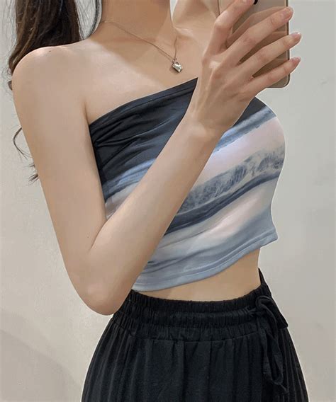 애쉬빈 세상힙해📍 395 나염 프린팅 슬림 숏 크롭 탑 데일리 유니크 트렌디 힙합 스트릿 페미닌 섹시 글램 댄스복 탑