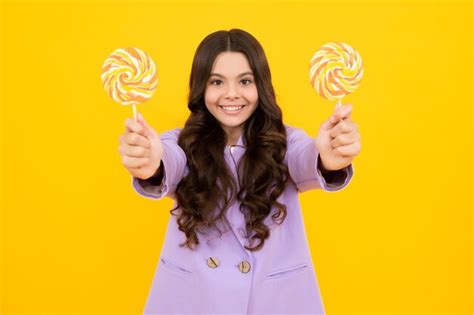 Hipster Adolescent Enfant Fille Lécher Sucette Sucre Nutrition Bonbons