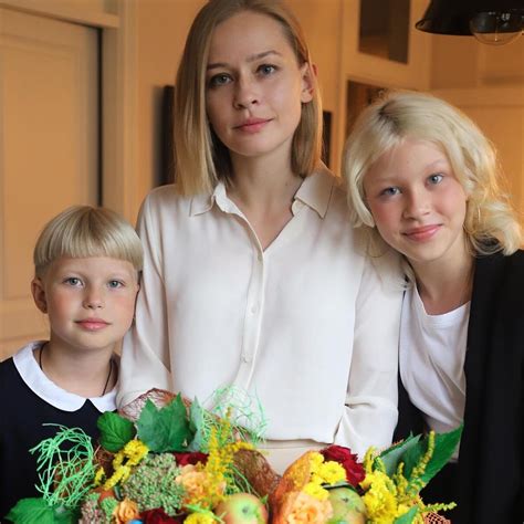 «Ходить в лаптях Юлия Пересильд раскрыла какая судьба ждет дочерей Вокруг ТВ