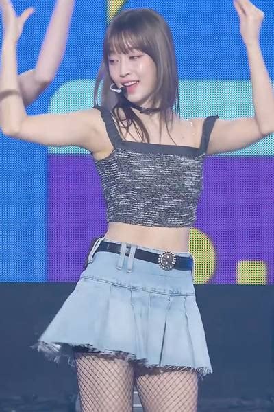 끈 오프솔더 망사 스타킹 스테이씨 수민 Stayc Sumin 걸그룹 후방주의 후방사진 은꼴 야짤 움짤 Bj