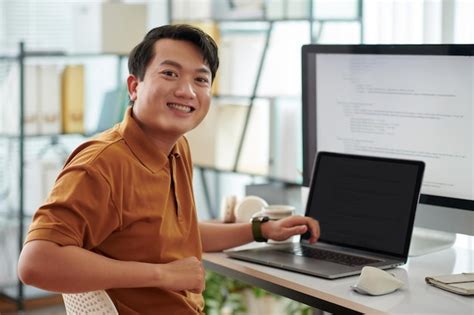 Premium Photo Portrait Of Cheerful Senior Developer Sitting At Desk