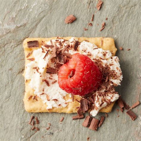 The Best Cracker Toppings For Next Level Entertaining