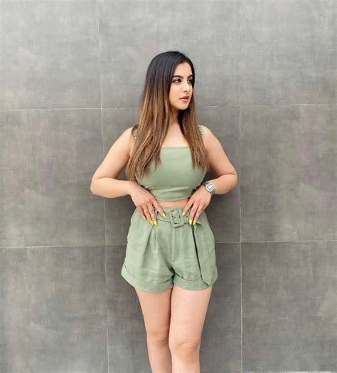 Tunisha Sharma Hot Pics Age And Latest News Top Sense