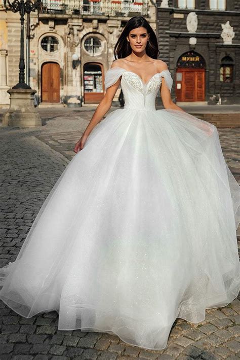Who Designed The Wedding Dress In Cinderella