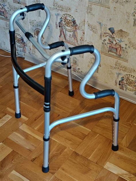 Продавам нова проходилка Терапевтични и ортопедични продукти Помощни средства София П