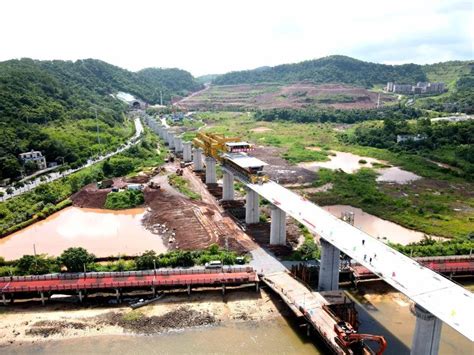 防东铁路西湾跨海双线特大桥最后一榀箱梁架设完成 知乎