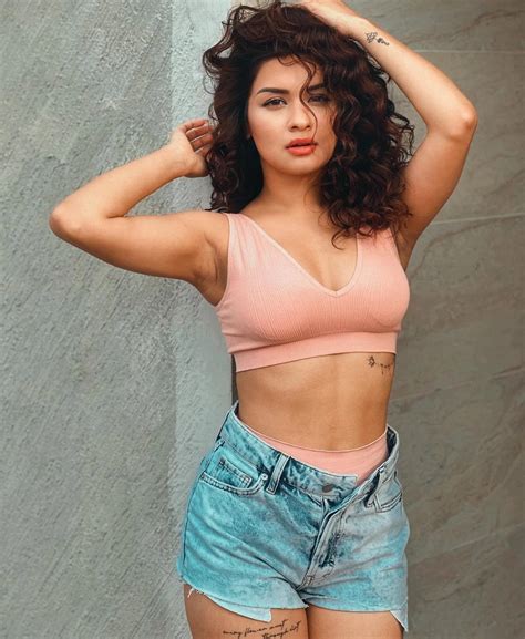 Avneet Kaur Latest Glamorous Photoshoot Filmibeat