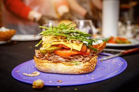 레스토랑 주방에서 햄버거를 만드는 과정 재료의 측면보기 0명에 대한 스톡 사진 및 기타 이미지 0명 개념 거리 Istock