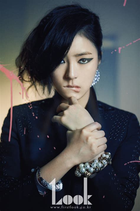 K Popzine Shin Se Kyung Photoshoot September 2011