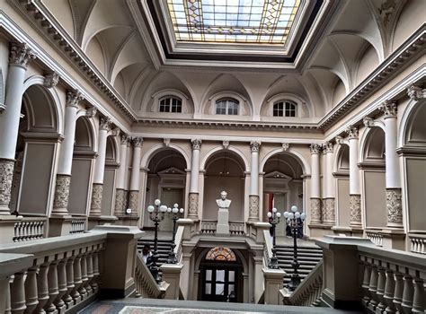 Львівський університет ім Івана Франка Львів Готелі поруч фото