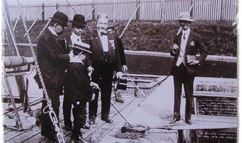 พระมหากษัตริย์จากดินแดนหลังประเทศอินเดีย