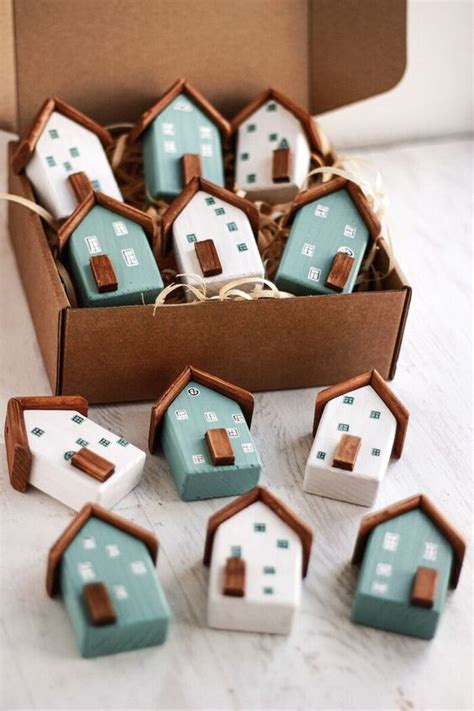 Домики из дерева сувениры декор гирлянда Diy Clay Crafts Wood Crafts Driftwood Crafts