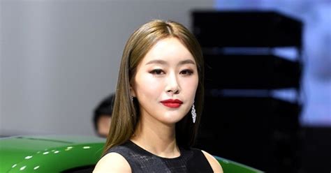 [포토] 레이싱모델 이나리 우아한 분위기 2019 서울모터쇼