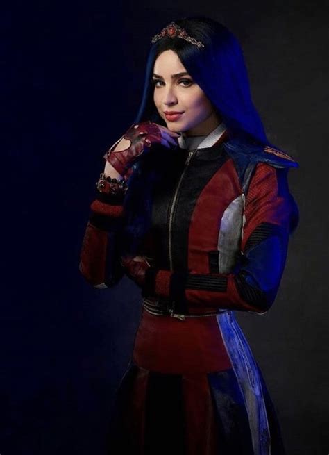 Pin By Kayli Bossard On Descendants Evie Descendants Evie Disney Descendants Movie