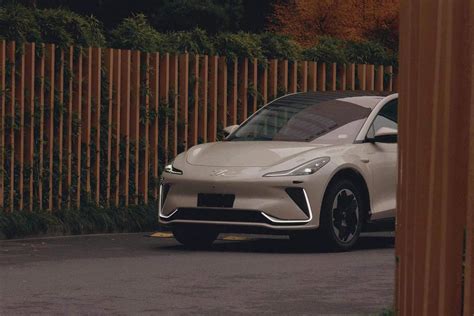 智己ls7量产版实车曝光；吉利7座suv豪越l上市凤凰网视频凤凰网