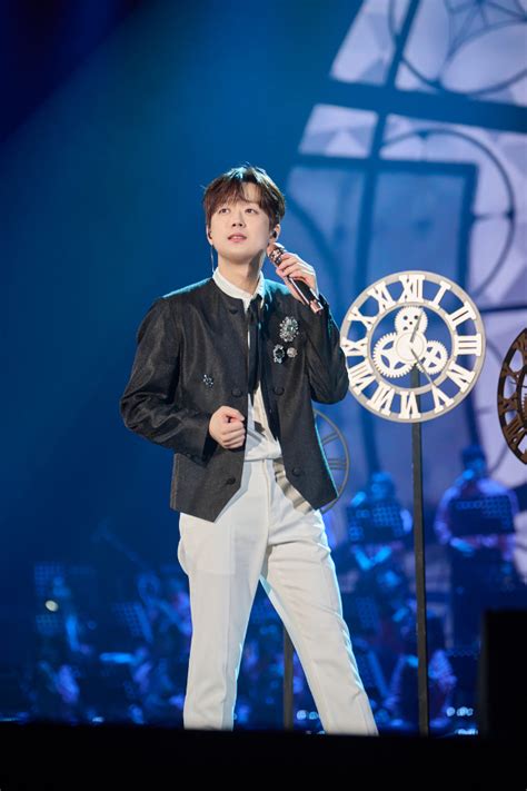 이찬원 콘서트 실황 영화 5만 관객 돌파폭발적 호응 얻었다