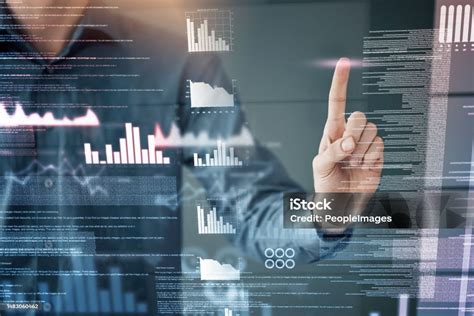 차트 그래프 및 사무실 계획을 위한 기술 혁신에 의한 데이터 분석을 위한 사람 밤 및 오버레이 정보 기술 전문가 3d 홀로그램 또는 웹 디자인 포커스 또는 핀테크 예산을