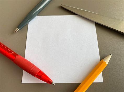 Premium Photo Small Square Pieces Of Paper For Notes And Notes On The Office Desk And