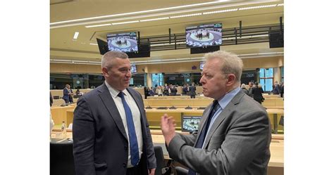 Министър Тахов Необходимо е да се въведе нов финансов инструмент за защита на фермерите при