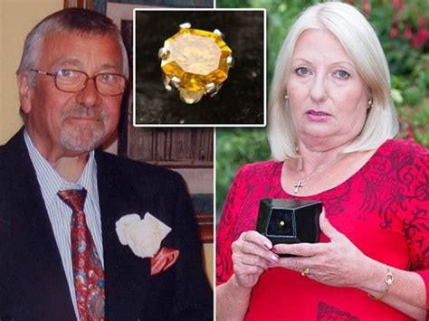 ქმარი ბეჭედში ქალმა გარდაცვლილი მეუღლისგან ბრილიანტი გააკეთა