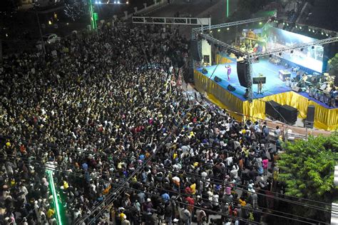 မန္တလေးမြို့တွင် ၂၀၂၄ နှစ်သစ်ကူးခြင်းကို နှစ်ဟောင်းကိုနှုတ်ဆက်ပြီး နှစ