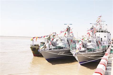 ၇၆ နှစ်မြောက် တပ်မတော် ရေ နေ့အထိမ်းအမှတ် စစ်ရေယာဉ်များတပ်တော်ဝင်ခြင်း အခမ်းအနားသို့ နိုင်ငံတော