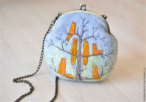 Купить или заказать Валяная сумочка Лисички в интернет магазине на Ярмарке Мастеров С