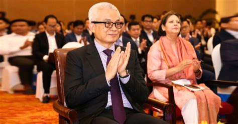 ឯកឧត្តម អូន ព័ន្ធមុនីរ័ត្ន ៖ សេដ្ឋកិច្ចកម្ពុជា កំពុងស្ថិតនៅលើវិថីនៃការផ្លាស់ប្តូរ