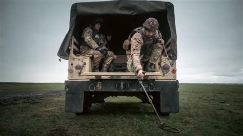 «Некоторые без алкоголя ни уснуть ни встать не могут офицеры ВСУ рассказали о масштабах