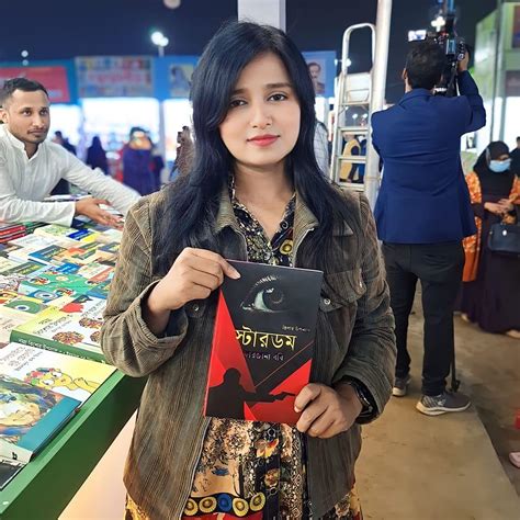 Farjana Boby ফারজানা ববি প্রথম গল্পের বইটা যখন বের হলো একজন হেসে বলেছিল ২০১৪ সালে আপনার