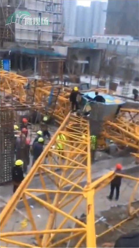 浙江宁波一在建工地突发事故整个塔吊折断倒塌高清1080p在线观看平台腾讯视频