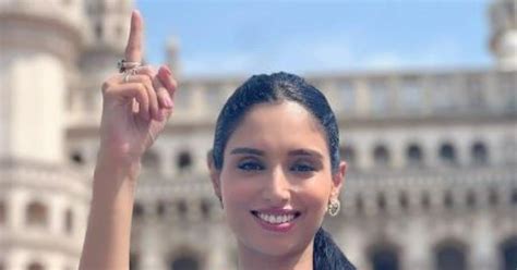 कौन हैं जैनब अब्बास जिनके अचानक भारत छोड़ने पर मच रहा हो हल्ला पिता रह चुके हैं क्रिकेटर Who