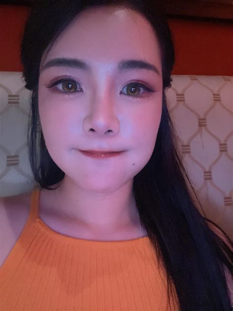 我不物质并不代表我廉价， 该有的仪式感我不能少， 我不需要你的钱， 但你要有为我花钱的态度， 毕竟说话不需要成本的。