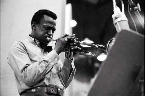 Download Great Male Musician Miles Davis Wallpaper
