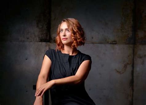 Четири работи што мора да ги носи секоја жена над 50 Ги бришат годините како со магично стапче