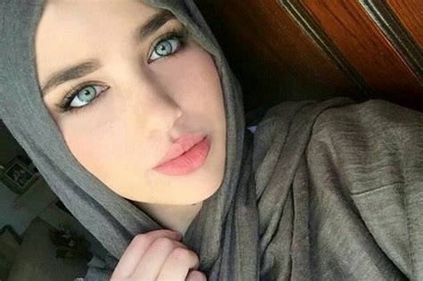 Who Is This Arabian Girl Is She Porn Star Or Model 4 Replies