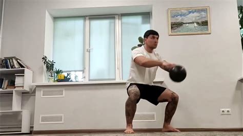 Крутая тренировка с гирей на силу и выносливость Упражнения на руки ноги плечи и корпус